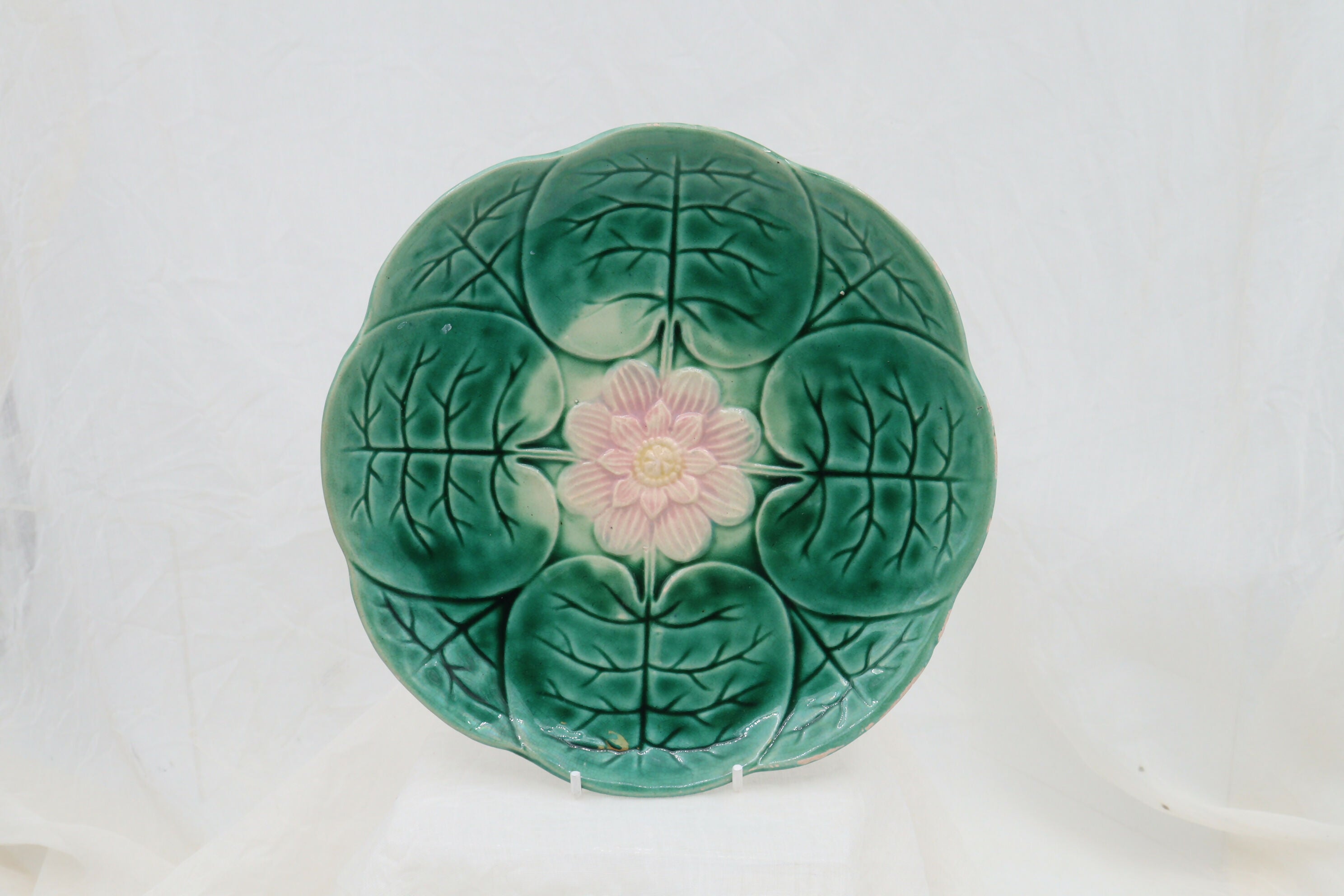 Majolica water lily plate – Antiquely